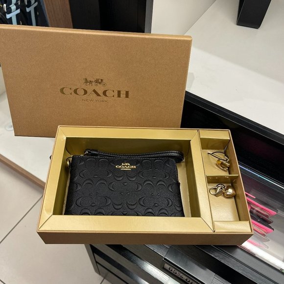 Coach | Bags | Coach Outlet Boxed Corner Zip Wristlet In Signature ...